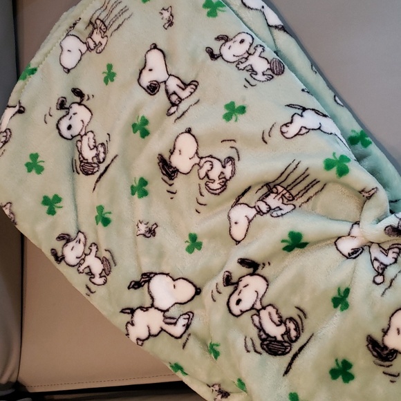 Peanuts | Bedding | Peanuts Snoopy Shamrock Blanket Nwt | Poshmark